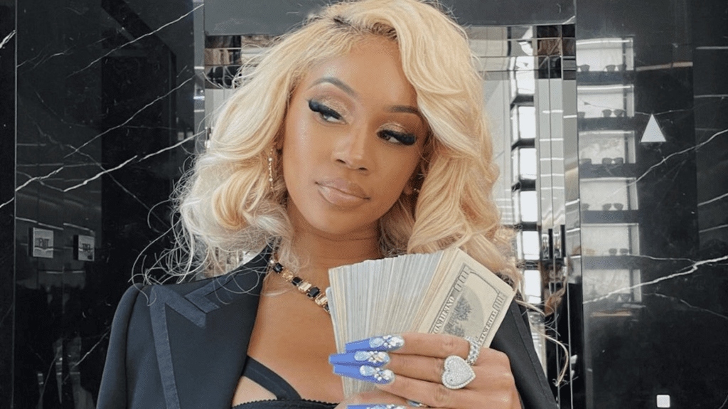 Popular YouTube DJ Akademiks Exposes Popular FEMALE Rapper...Claims She ...